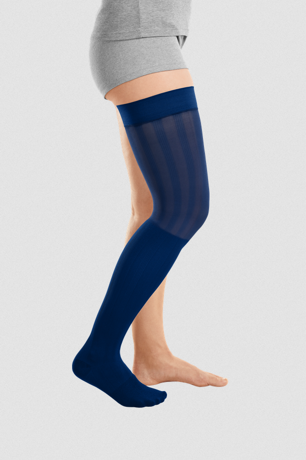 Blaues Kompressionsstrumpf zur Ödemtherapie | yourhealthfit